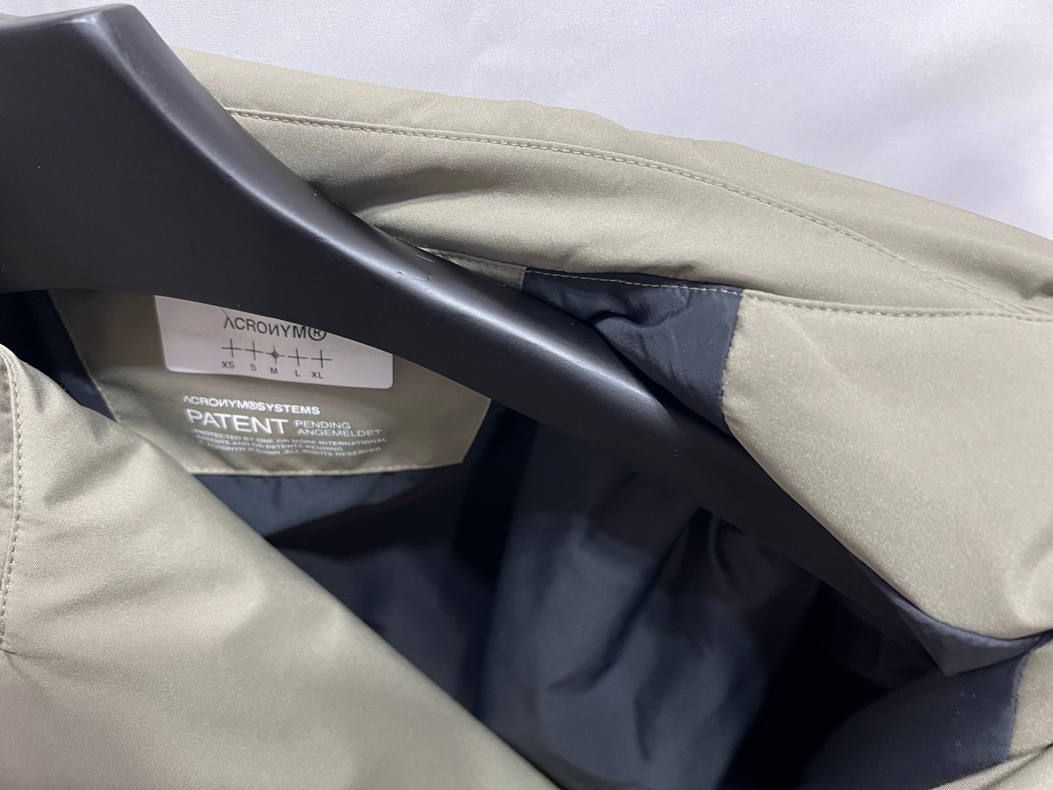 ACRONYM ACRONYM J68-PL | b125520899 | REVERSIBLE