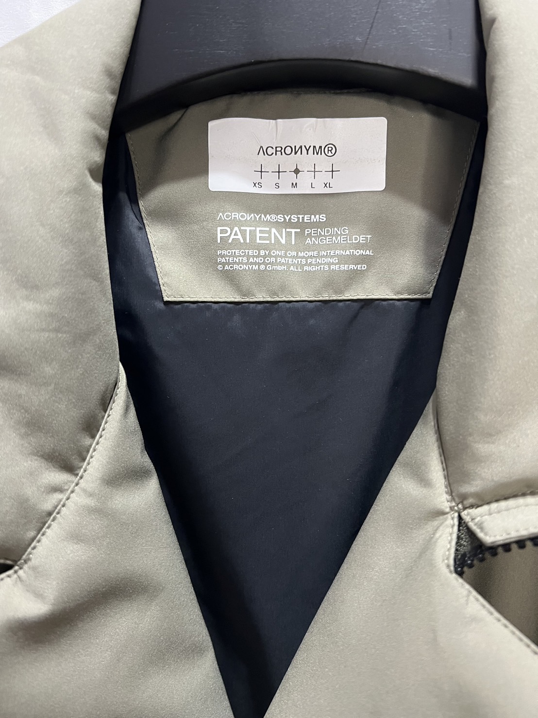 ACRONYM ACRONYM J68-PL | b125520899 | REVERSIBLE