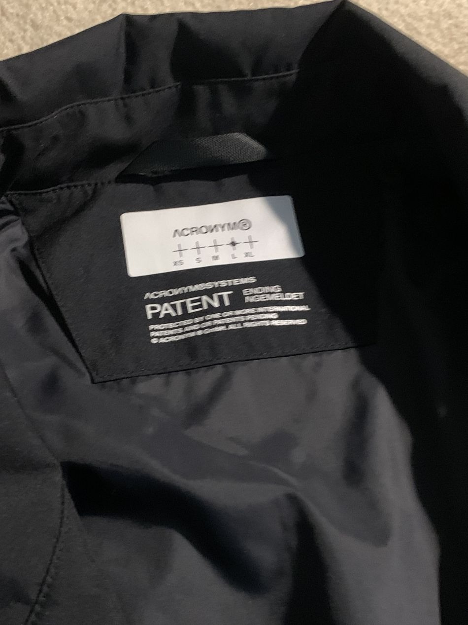 ACRONYM Acronym J68-PL Black | roronoazoro | REVERSIBLE