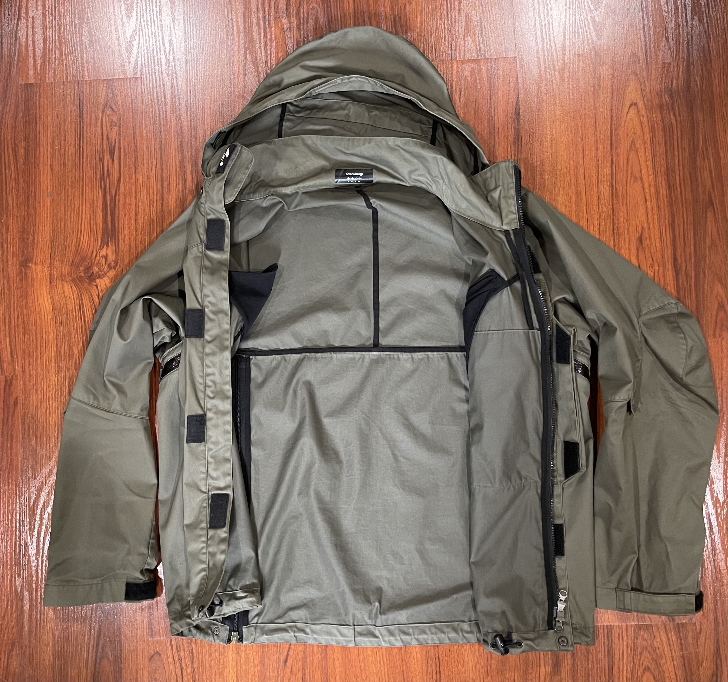 ACRONYM Acronym E-J1A Epic Amphibious Cotton Lightshell Interops Jacket ...